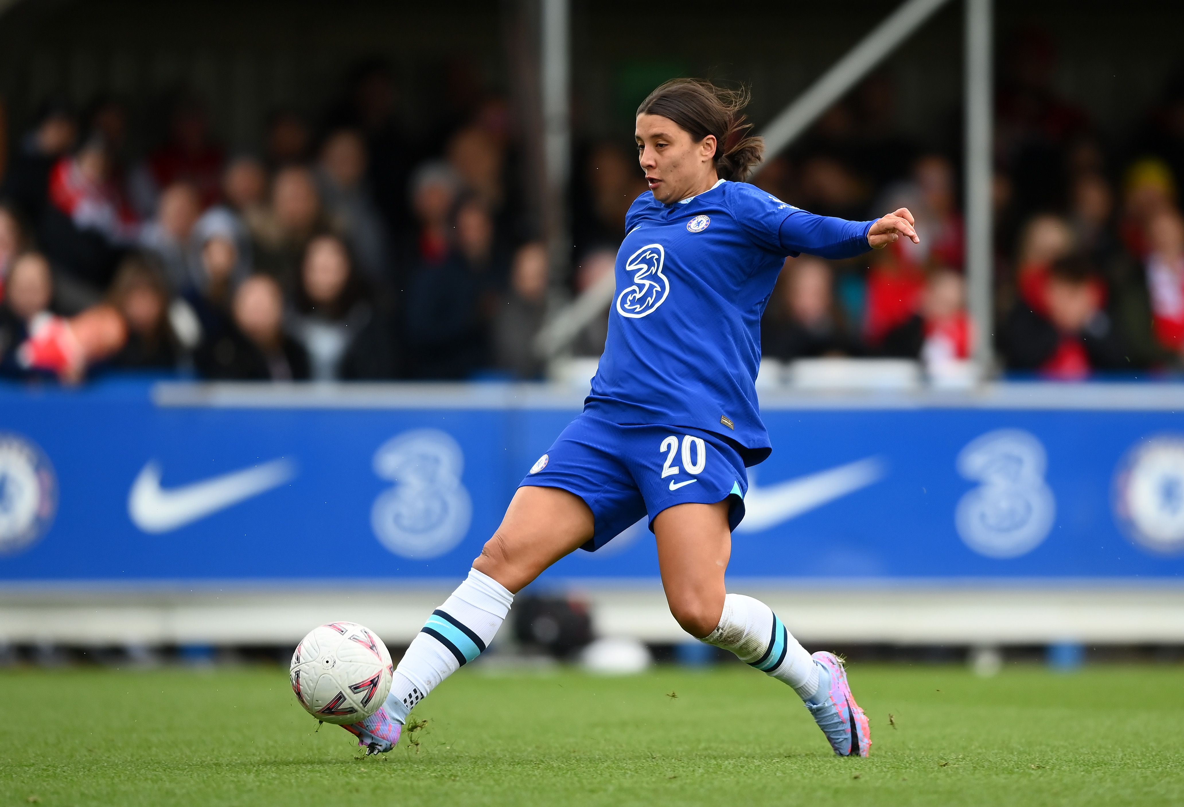 Chelsea's Sam Kerr has brilliant mid-match reaction to funny fan chant