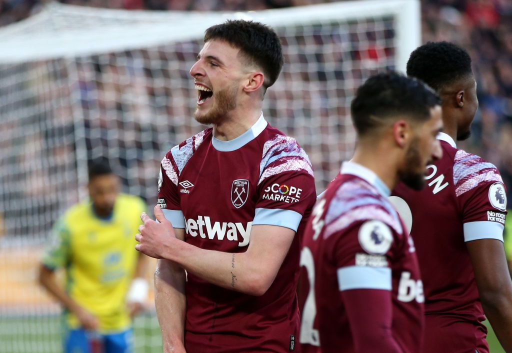 Declan Rice with football freestylers is blowing everyone's minds