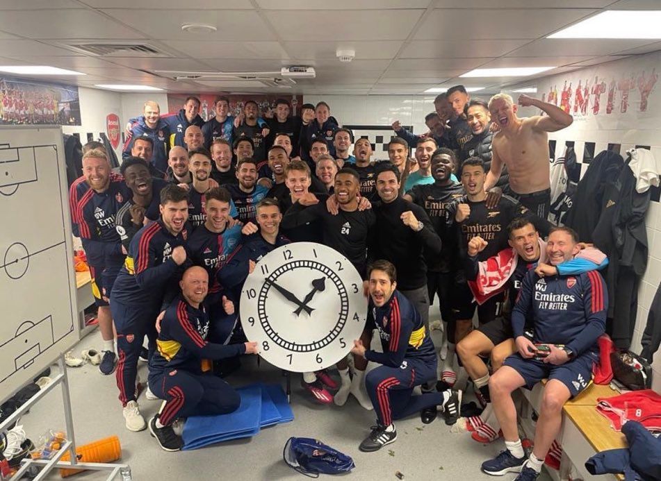 Why did Arsenal players celebrate with a clock showing 1.55pm after ...