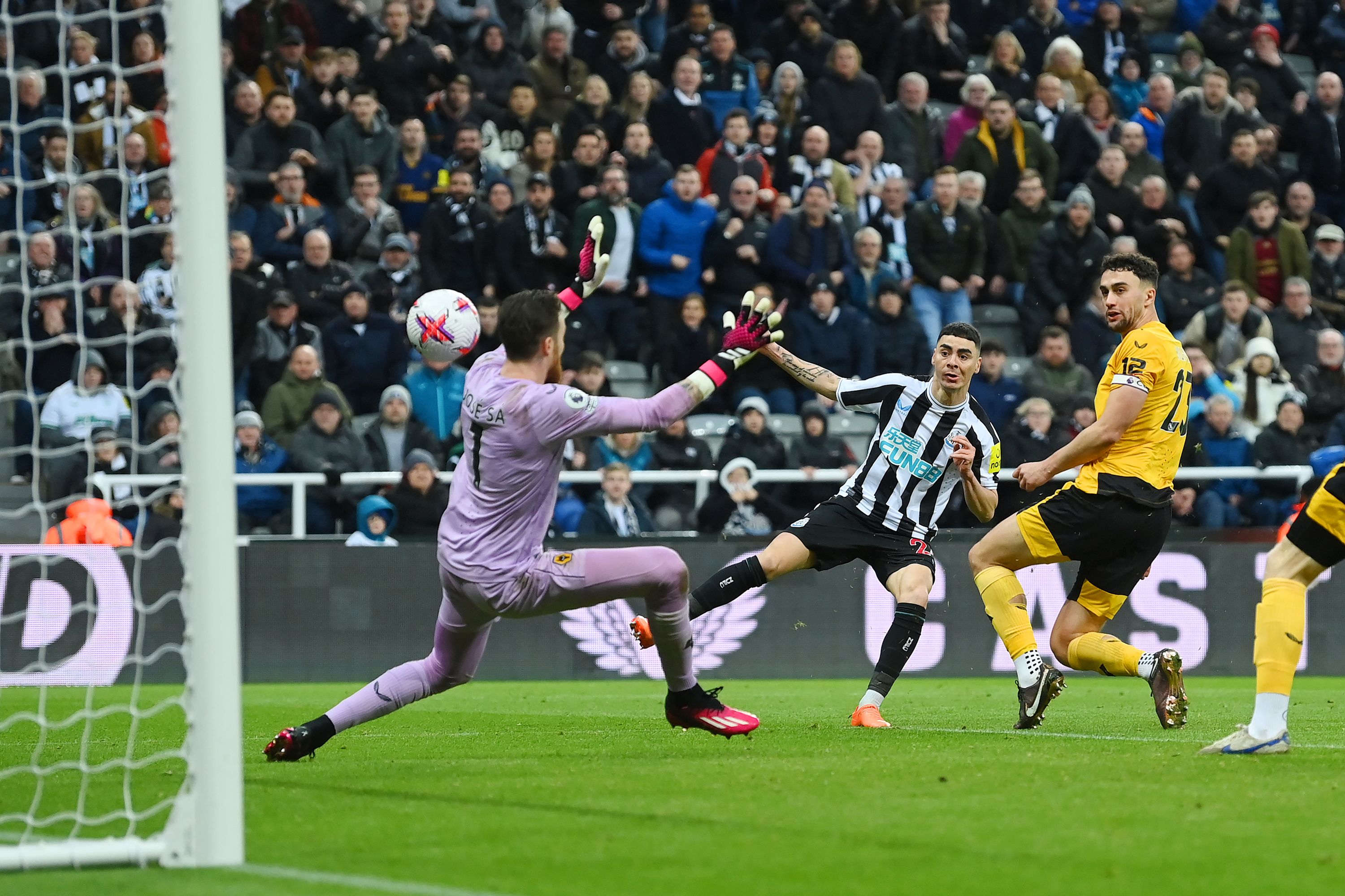 Newcastle's 'fake time-wasting' corner routine vs Wolves was so good