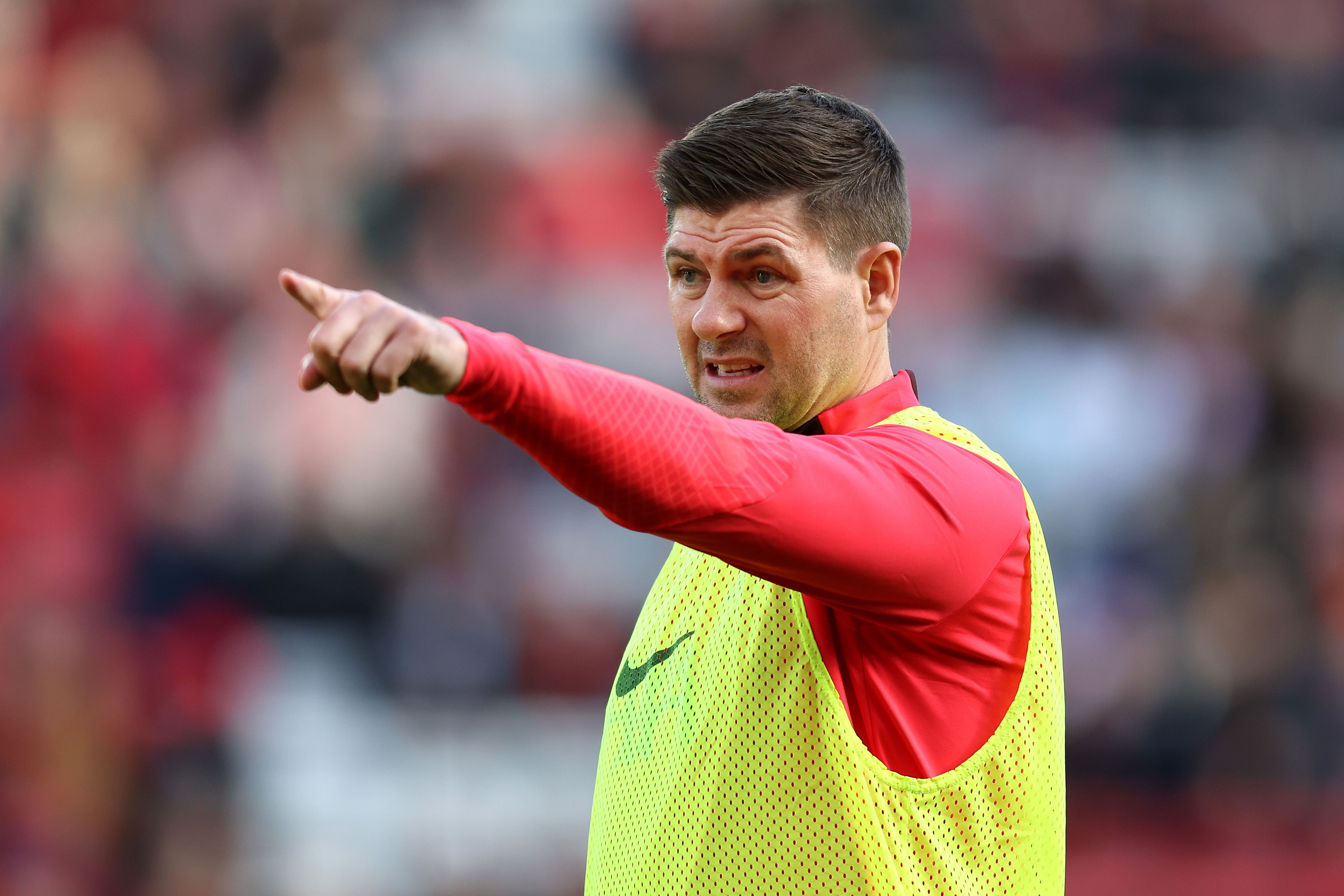 Steven Gerrard vs Celtic: Liverpool legend appears to tell fans to ...