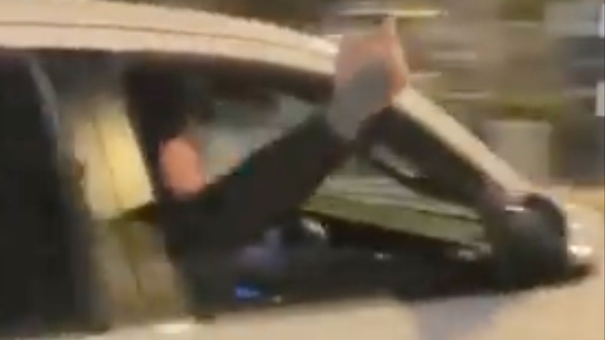 WWE: Footage of Dominik Mysterio swearing at fans as he left Raw arena