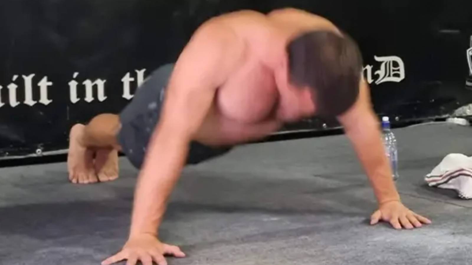 Man smashes world record for most most push ups in an hour