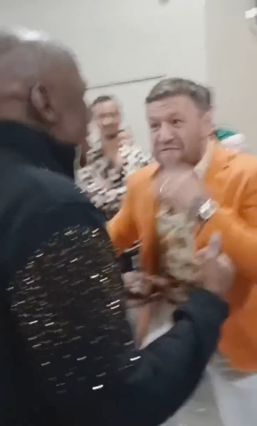 Conor McGregor's backstage conversation with Floyd Mayweather's dad ...