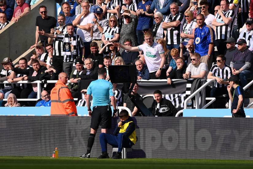 VAR in the Premier League: Audio feed made public for the first time