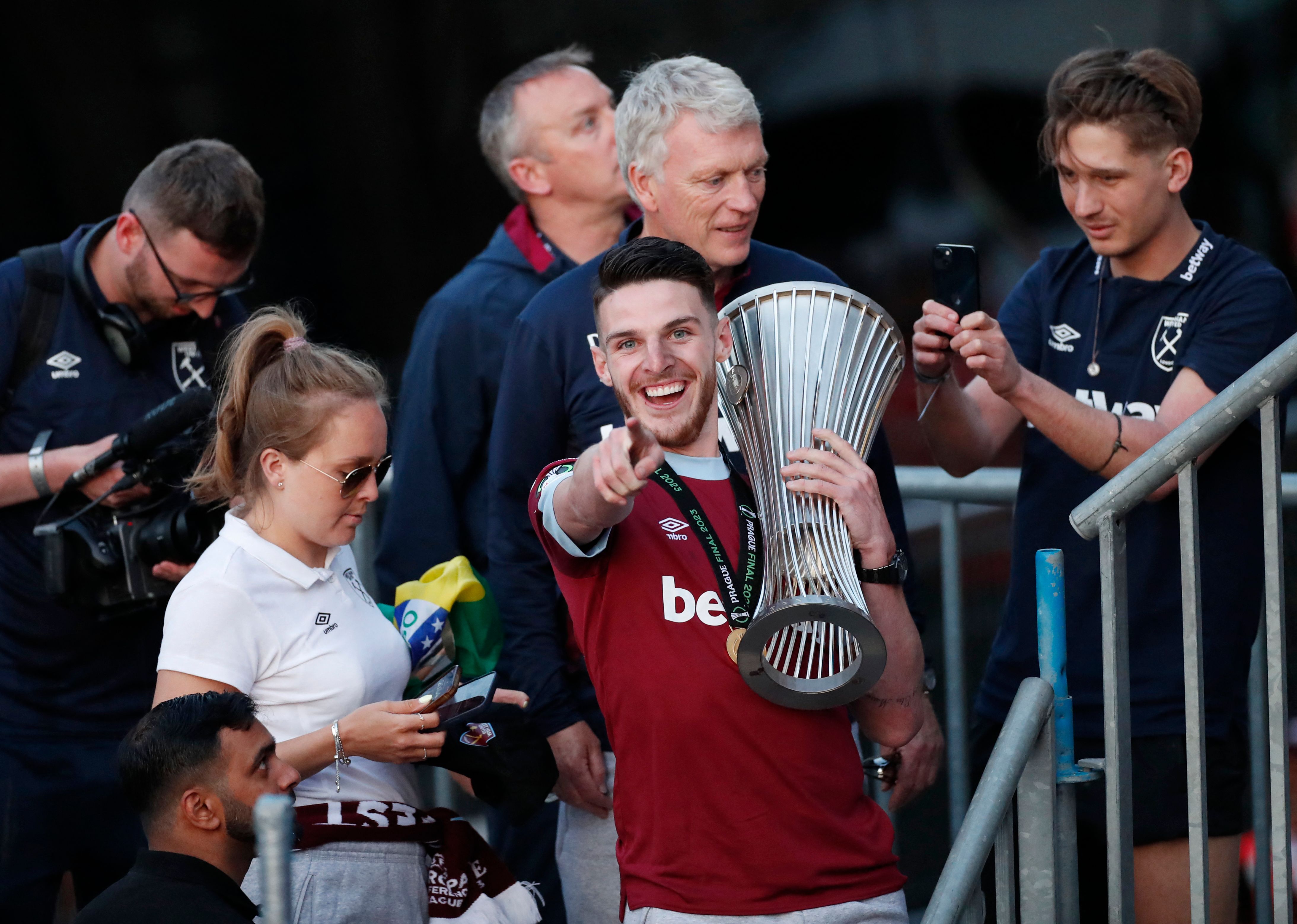 West Ham: Declan Rice's comment on live TV forces an apology from BBC News