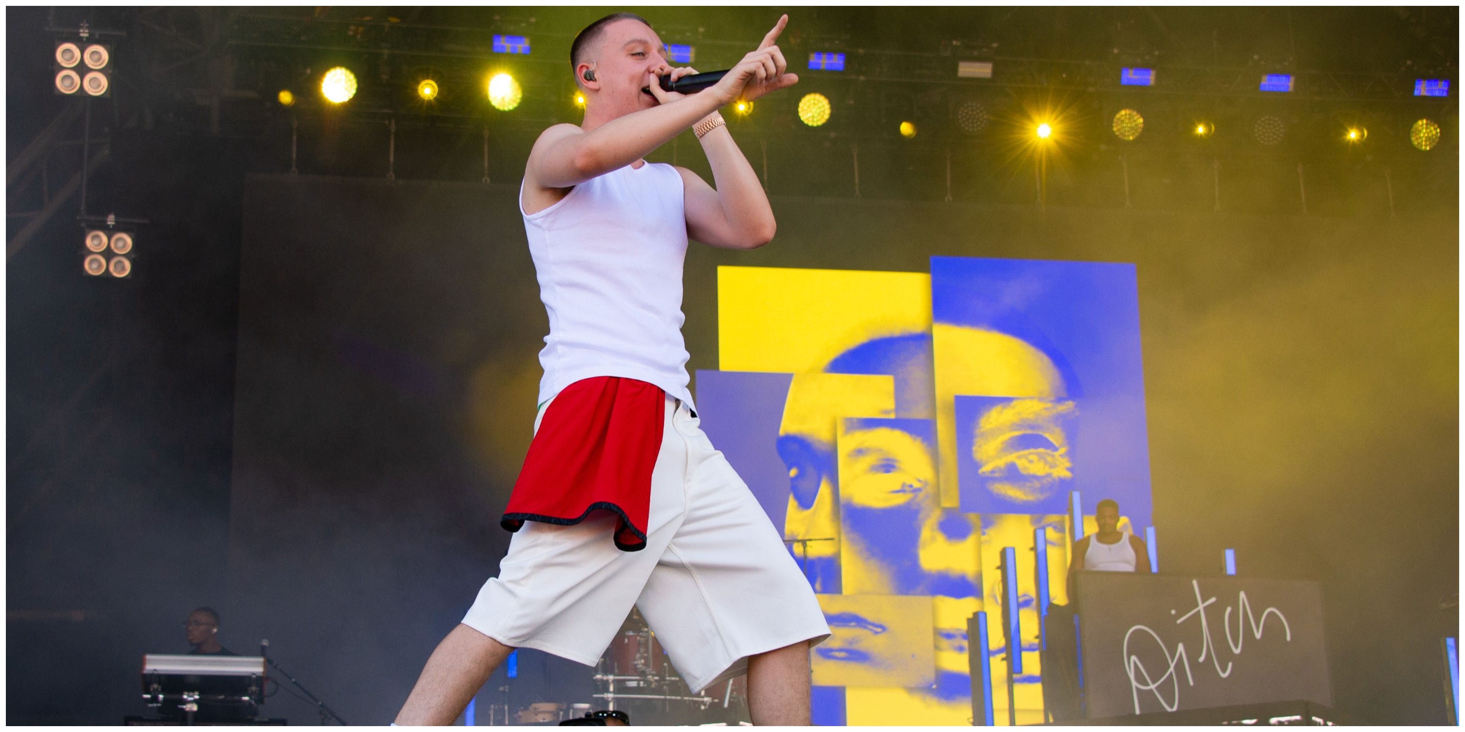 Aitch appears to reveal Man United's new home shirt at Glastonbury