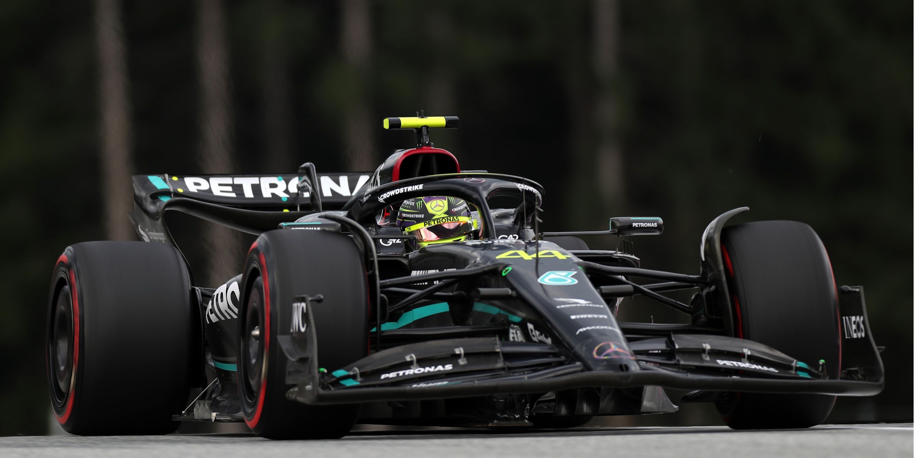 F1: Lewis Hamilton admits 'difficult' Friday after taking P5 in ...