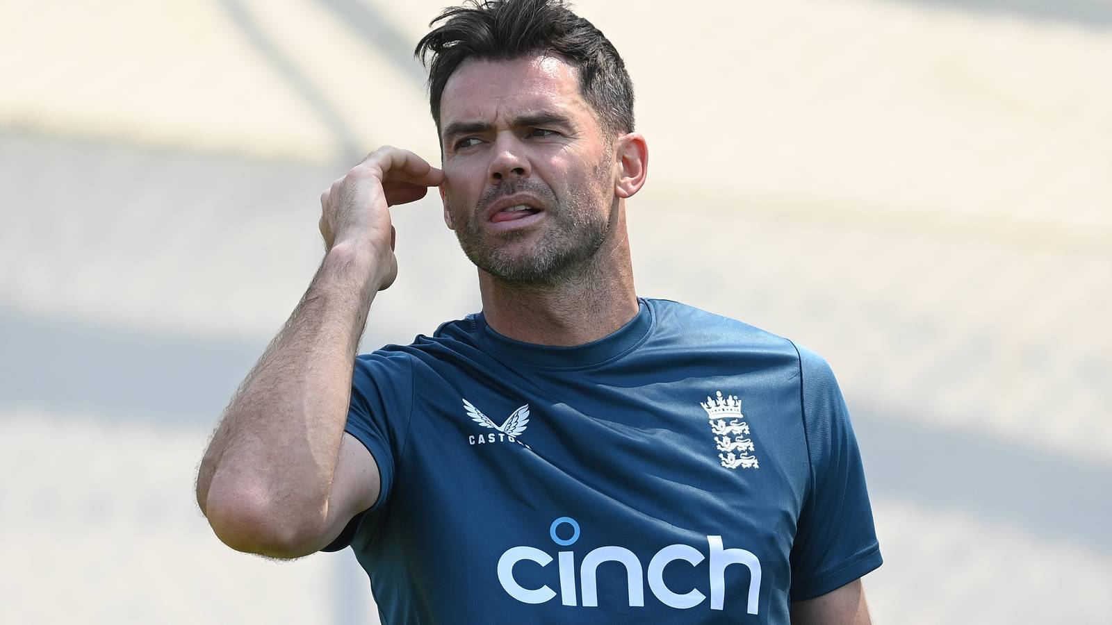 "You play Jimmy Anderson till he drops" during Ashes - ex teammate