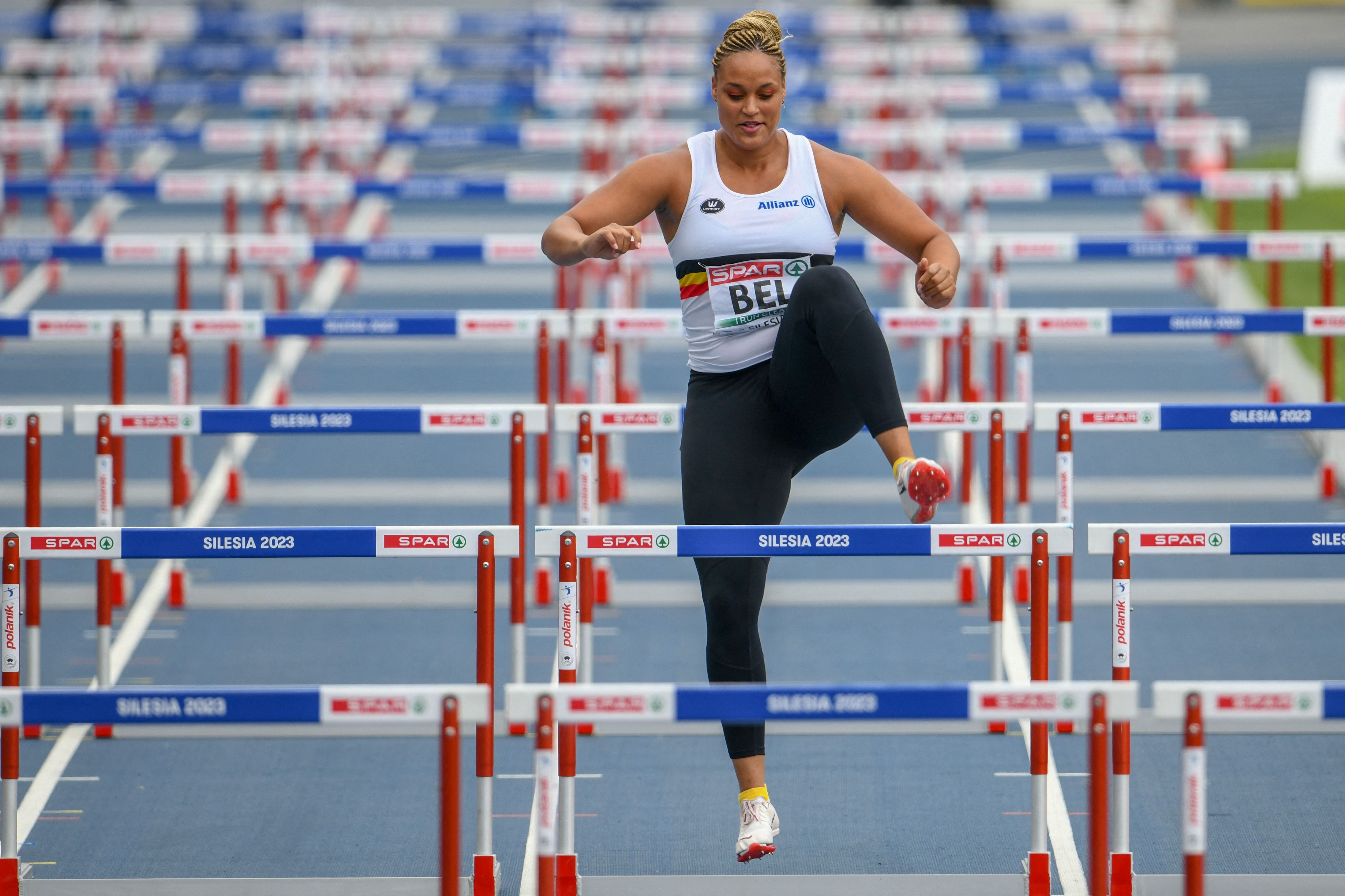 Shot putter Jolien Boumkwo hilariously competes in hurdles at European ...