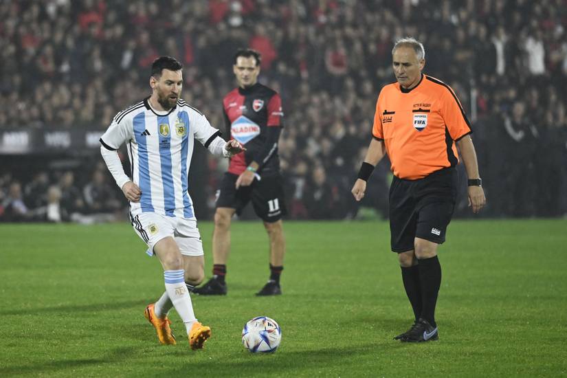 Lionel Messi scores incredible hat-trick for Argentina vs Newell's Old Boys