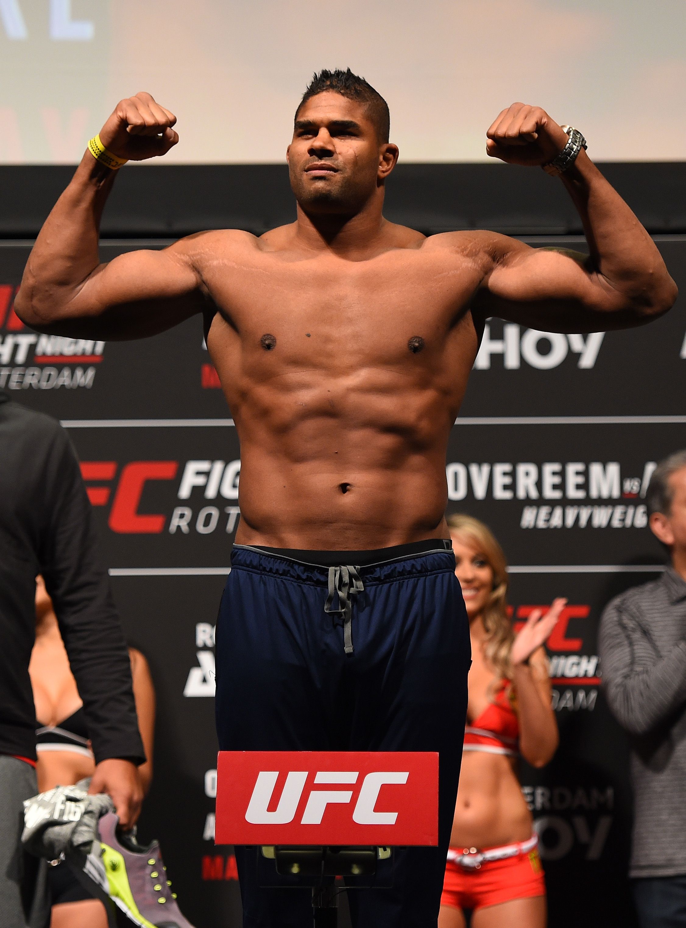 UFC fans concerned for heavyweight after dramatic body transformation
