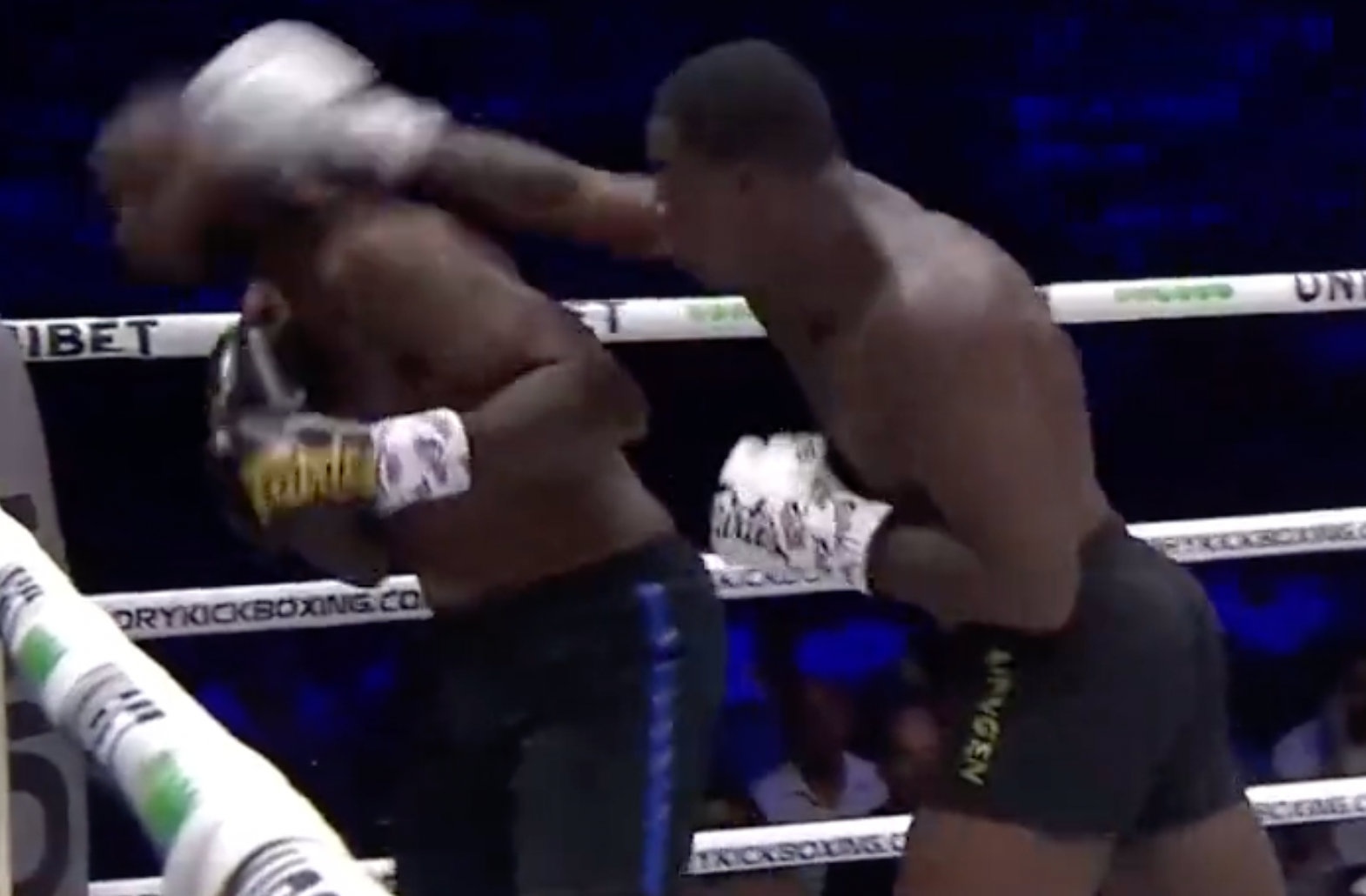 Referee dropped to canvas by huge punch in kickboxing fight