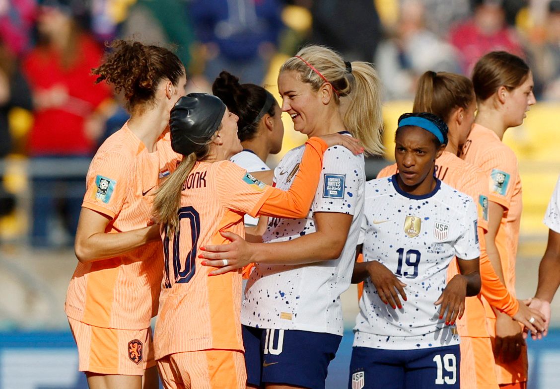 Dutch star Daniëlle van de Donk given bizarre injury treatment at Women ...