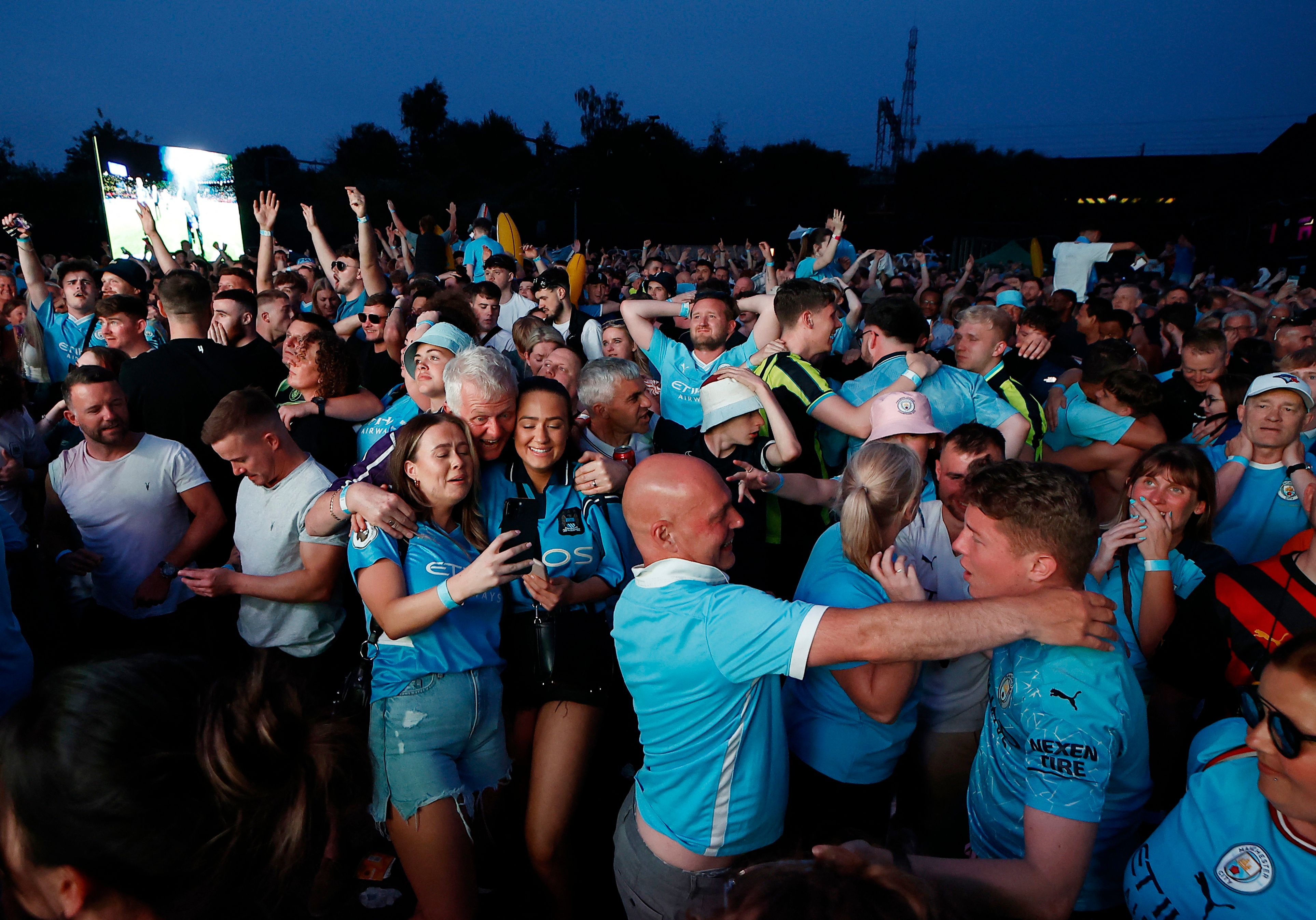 9 Best Football Anthems In The World (Ranked)