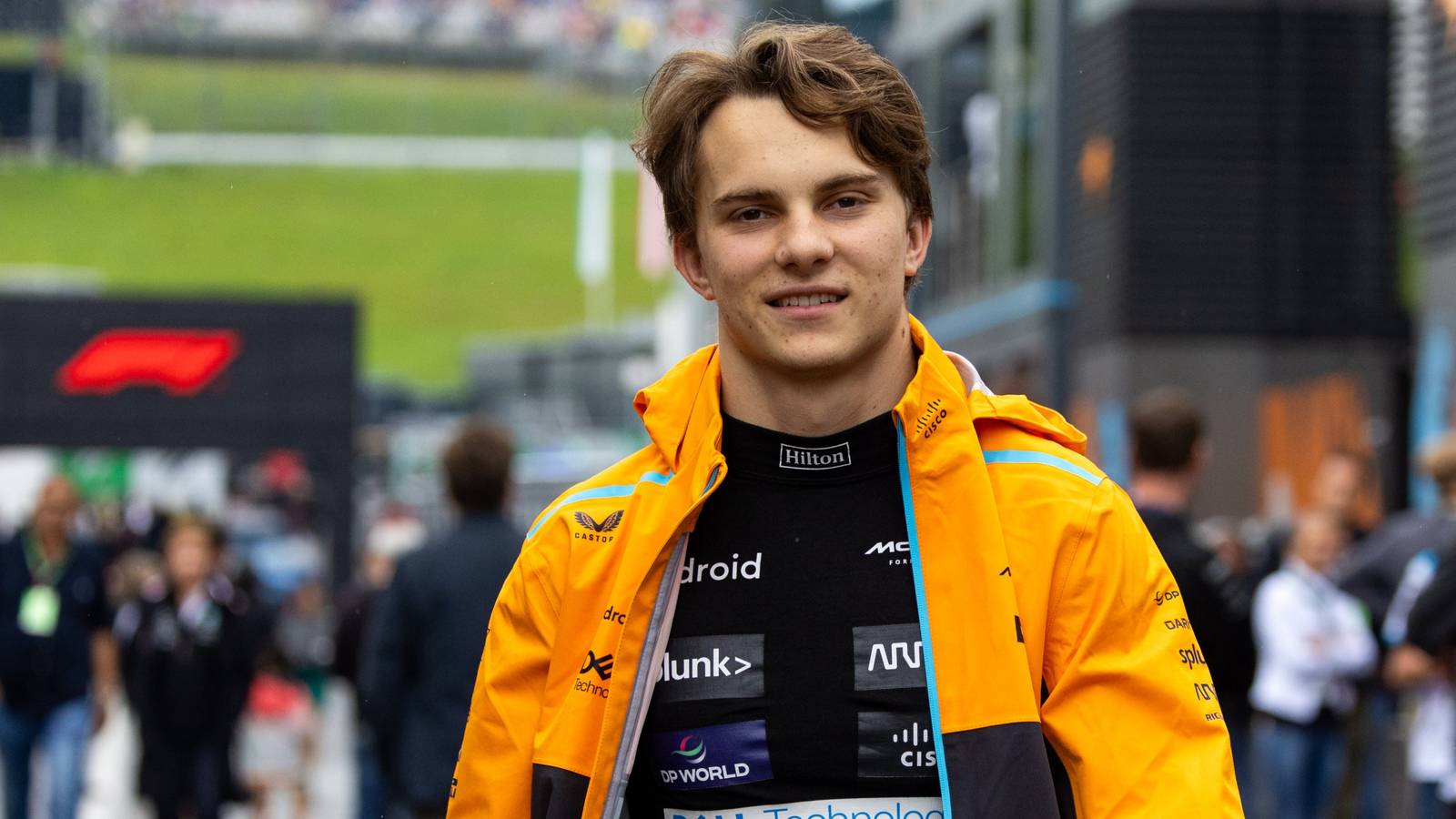 F1: Oscar Piastri's hilarious reaction as jet pack man crashes at ...