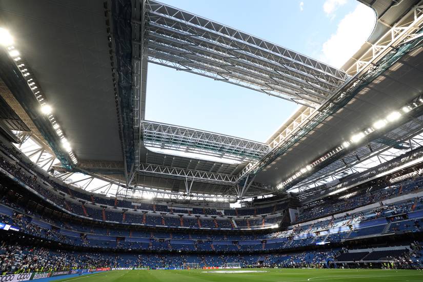 A stunning clip of Real Madrid's new retractable pitch at the Santiago ...