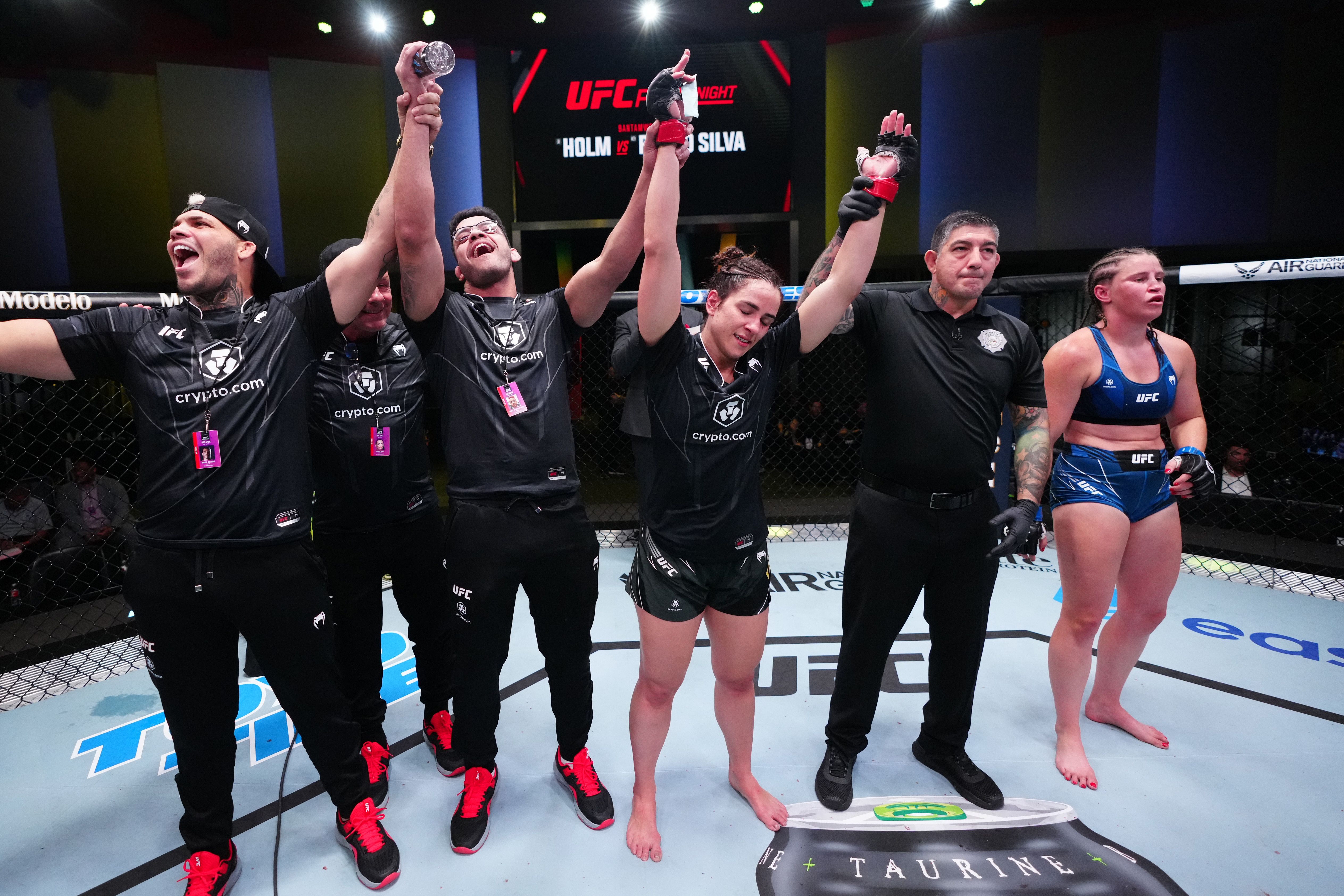 Chelsea Chandler runs away from Norma Dumont - she even had UFC ...