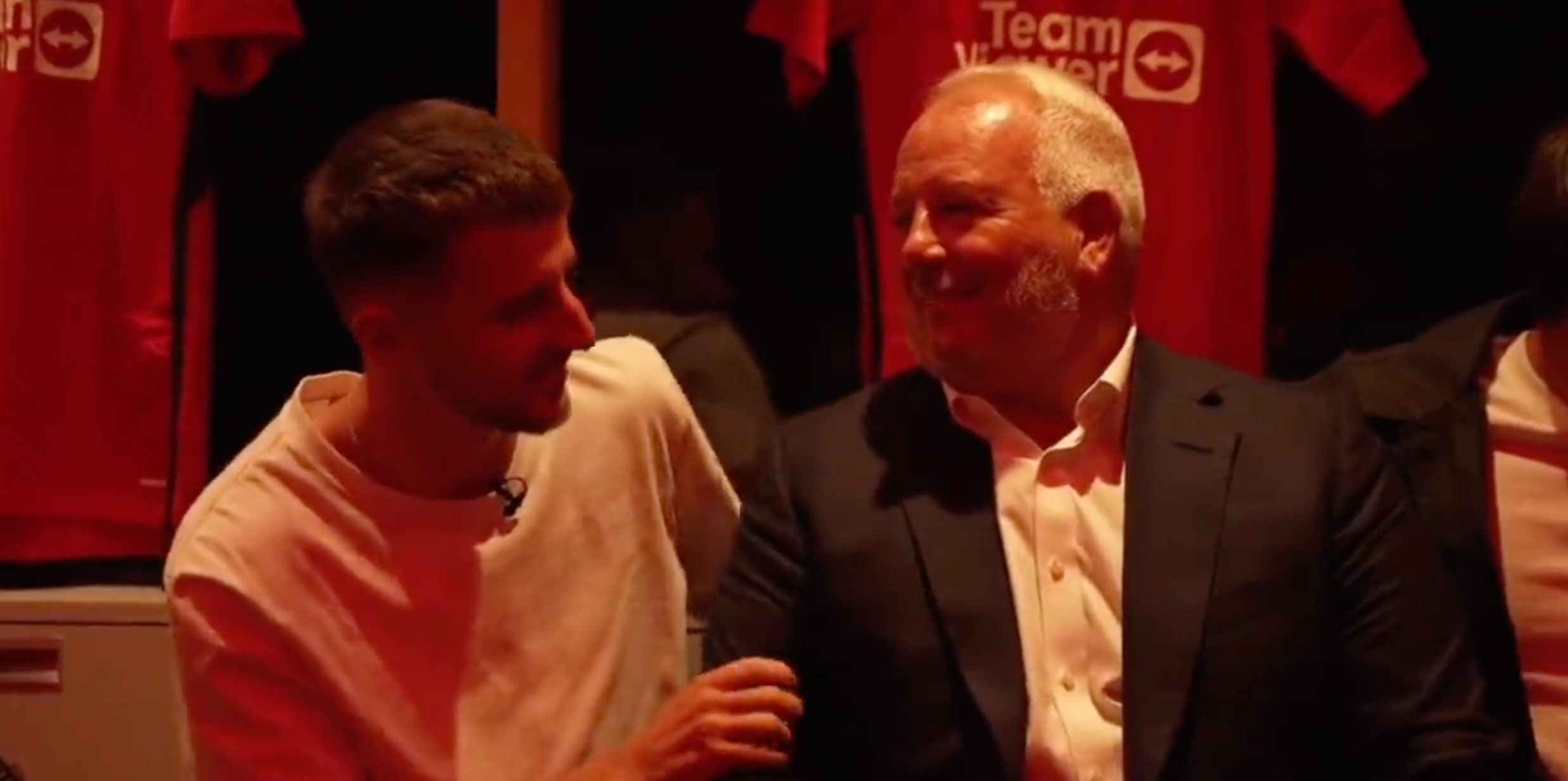 Mason Mount's wholesome exchange with his dad inside Man Utd dressing room Mason Mount's wholesome exchange with his dad inside Man Utd dressing room
