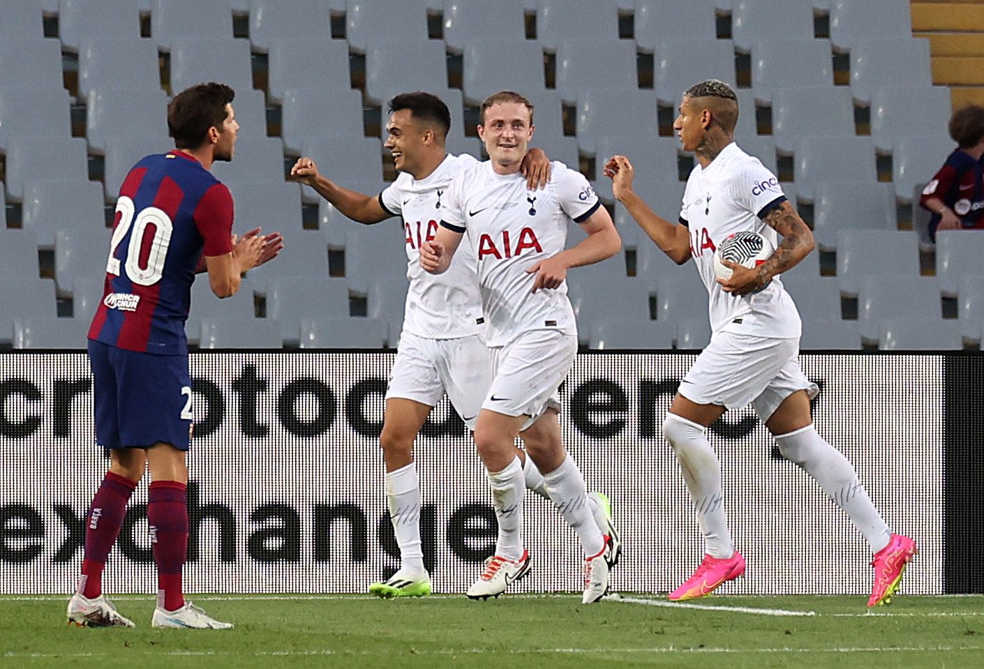 Footage shows Tottenham playing beautiful football against Barcelona ...