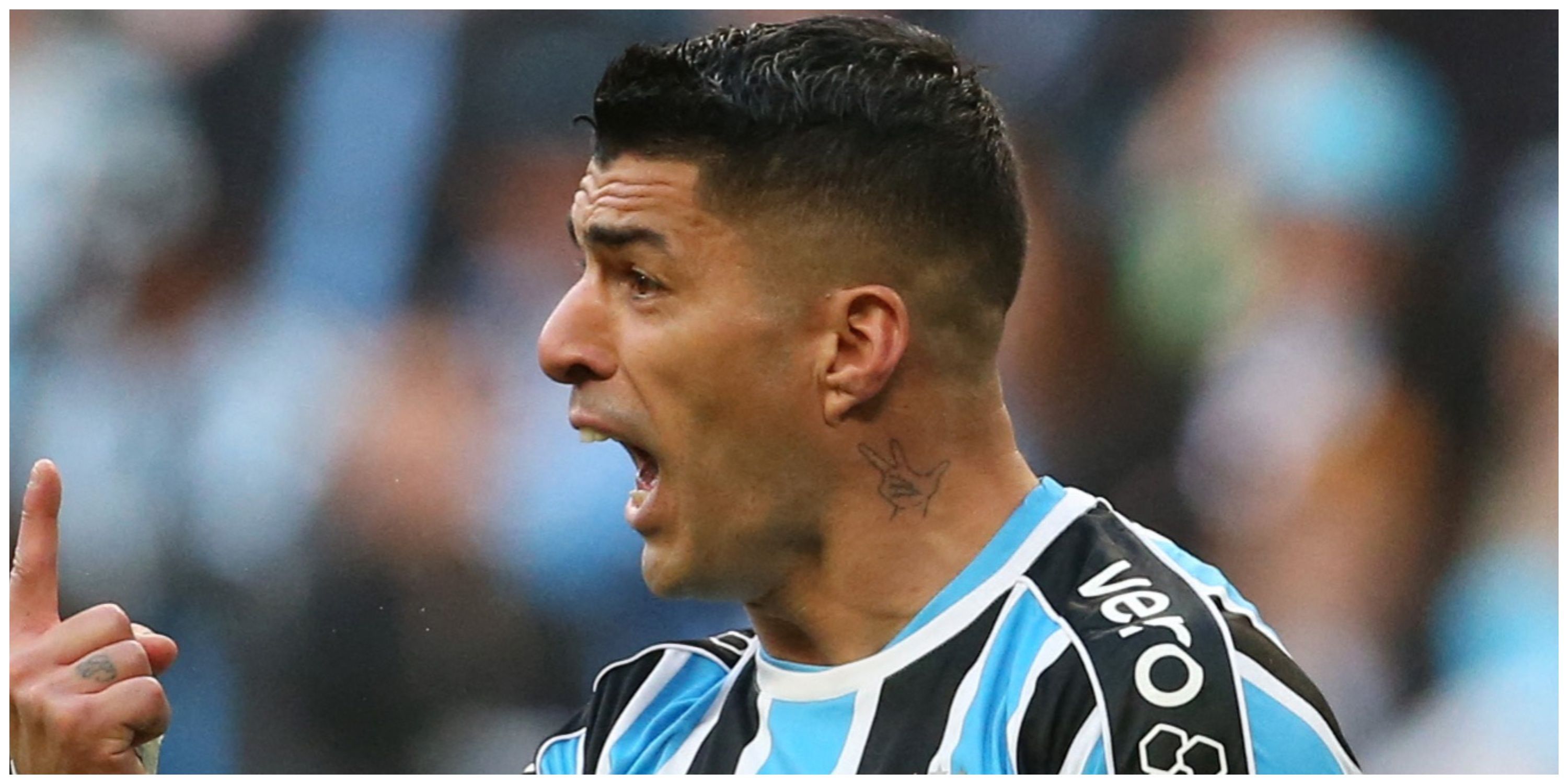 Luis Suarez's reaction after opponent stole his boot & threw it off the ...