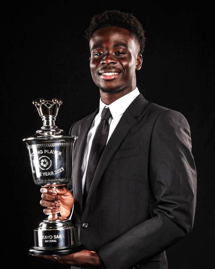 Bukayo Saka reacts to Arsenal fans saying they'd rather keep him than ...