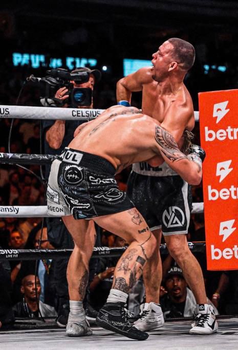 Nate Diaz put Jake Paul in a guillotine choke during final round of ...