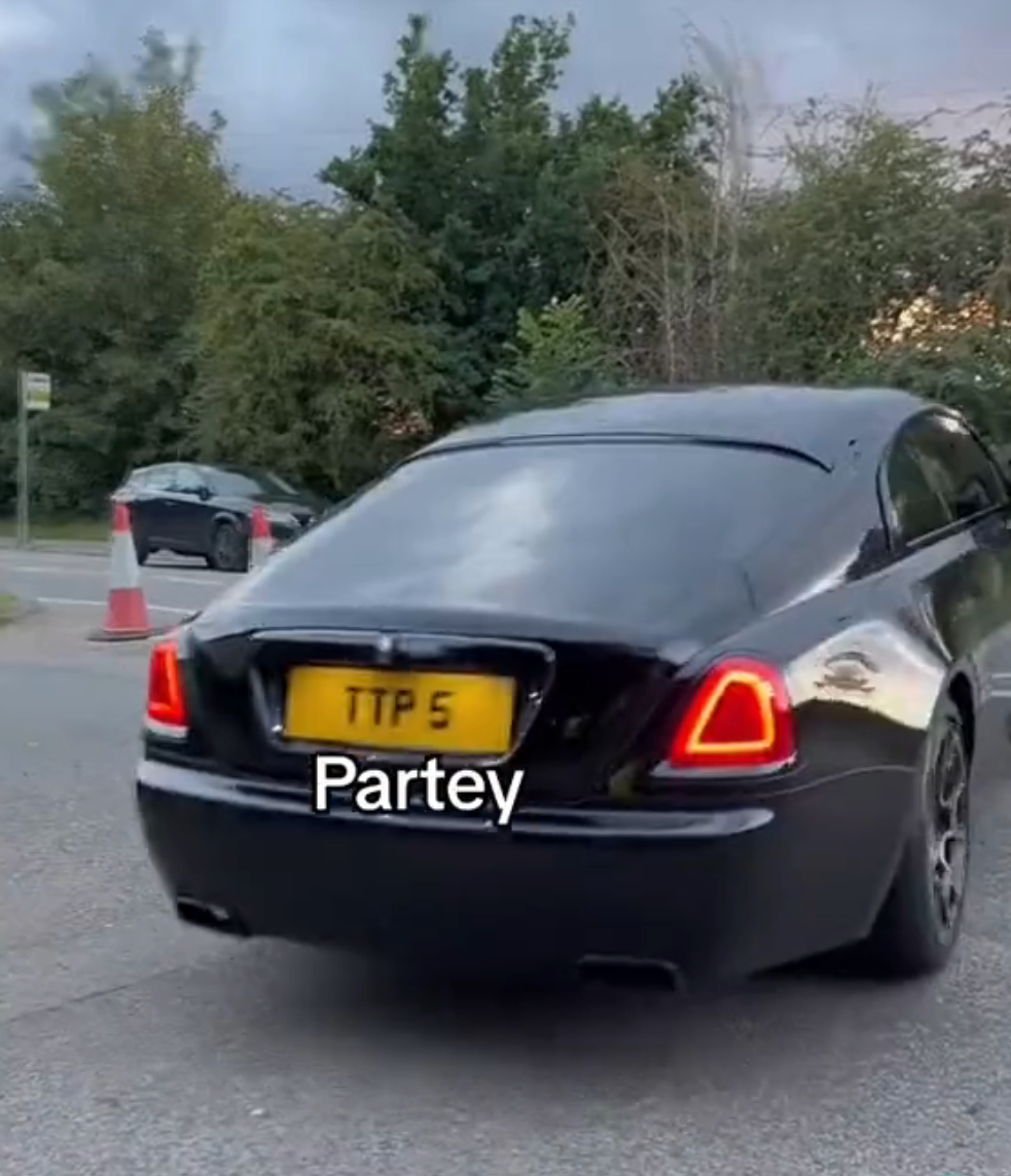 What cars do Arsenal players drive? Footage shows each player arriving ...