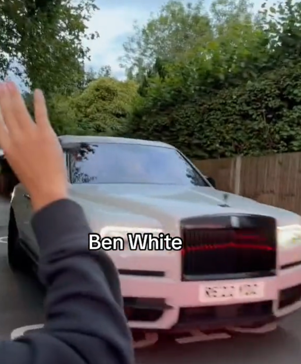 What cars do Arsenal players drive? Footage shows each player arriving ...