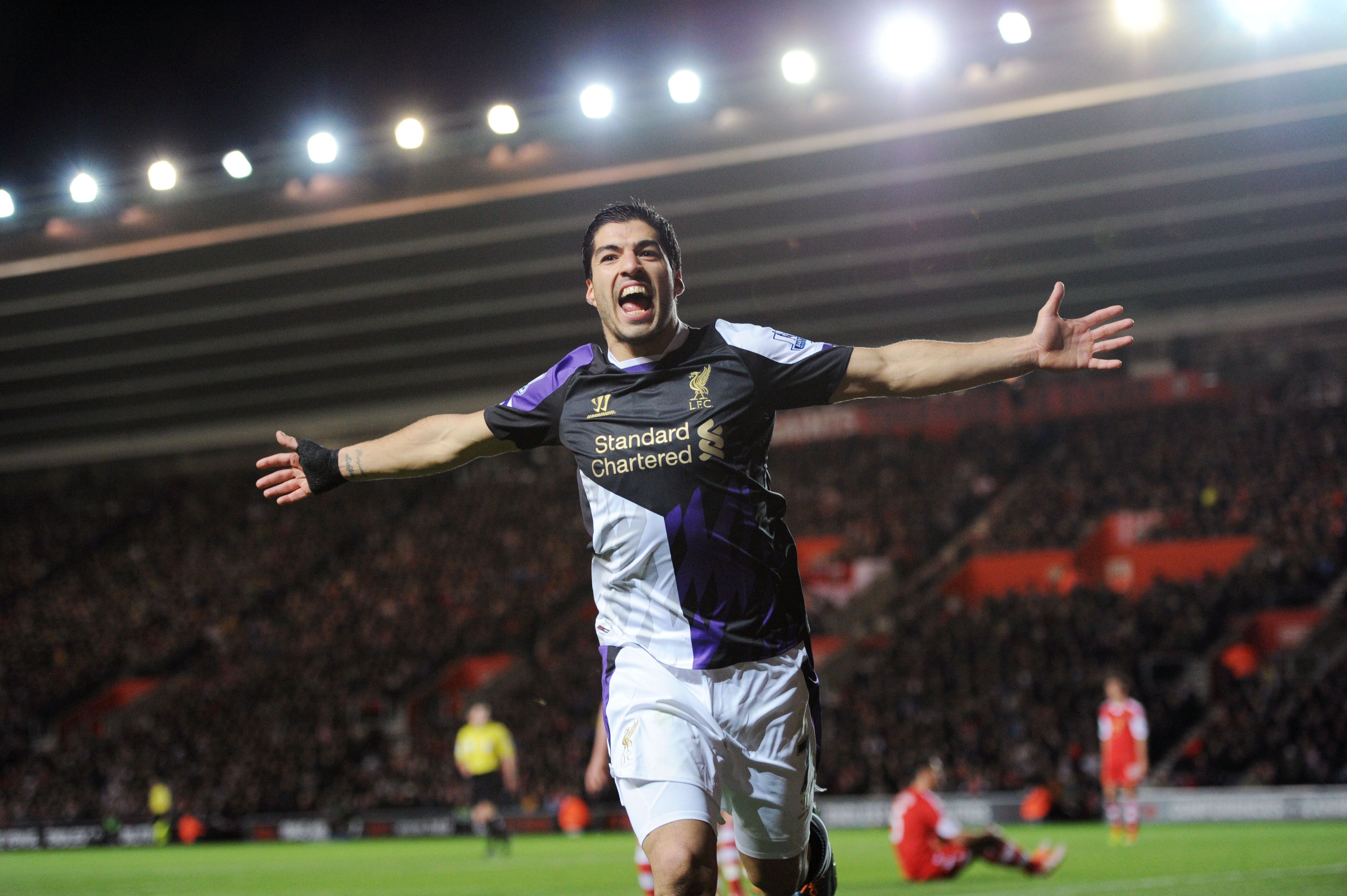 Luis Suarez's reaction after opponent stole his boot & threw it off the ...