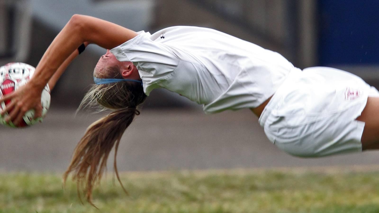 US college soccer player Zoey Mahoney scores bizarre goal from flip ...