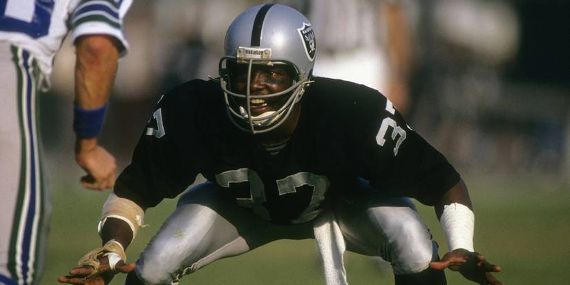 10 NFL defensive players not in the Hall of Fame who should be