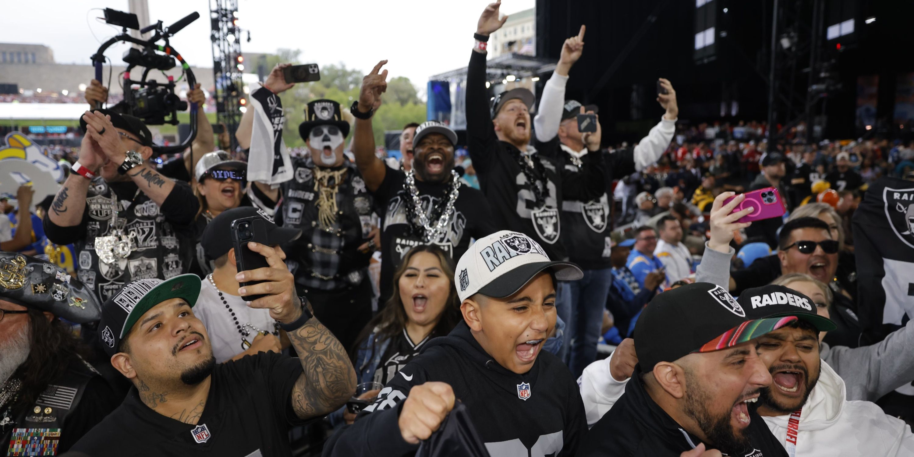 Top 10 craziest fan bases in the NFL