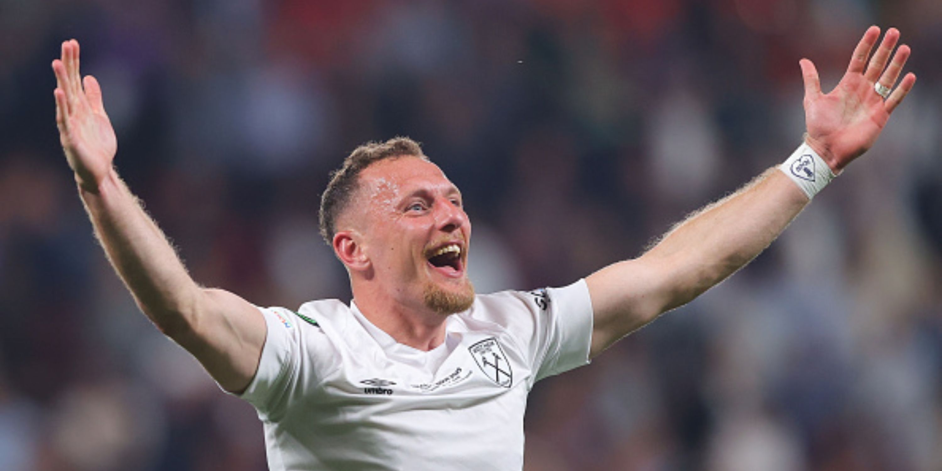 West Ham in Talks to Sign Bayern Munich's Noussair Mazraoui West Ham in Talks to Sign Bayern Munich's Noussair Mazraoui