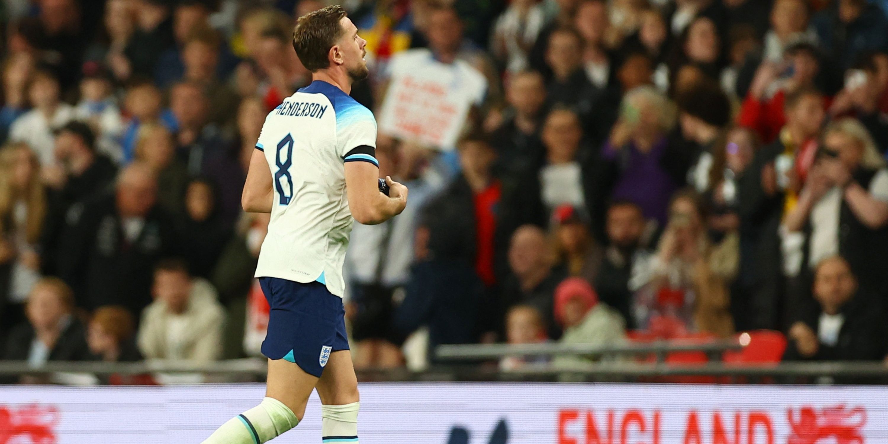 Gareth Southgate reacts to Jordan Henderson being loudly booed by ...