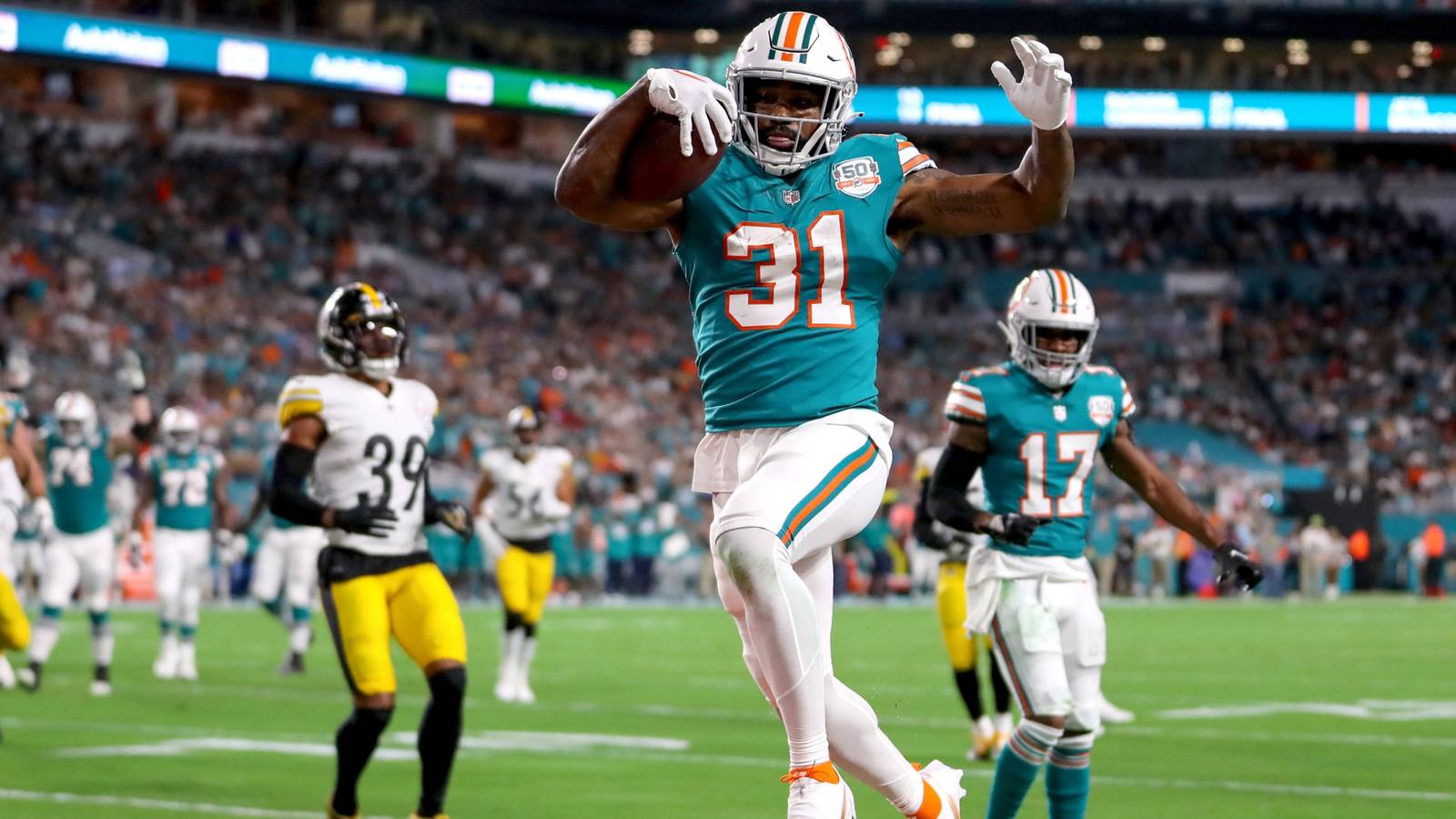 Dolphins, Raheem Mostert Agree to Contract Extension