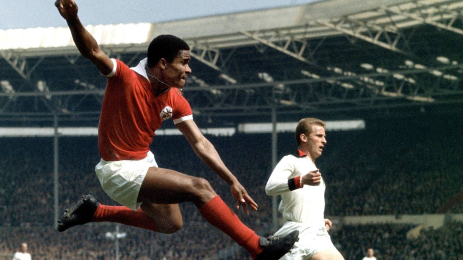 Eusebio Named His Pick For 'Most Complete Footballer in History' - Not Pele
