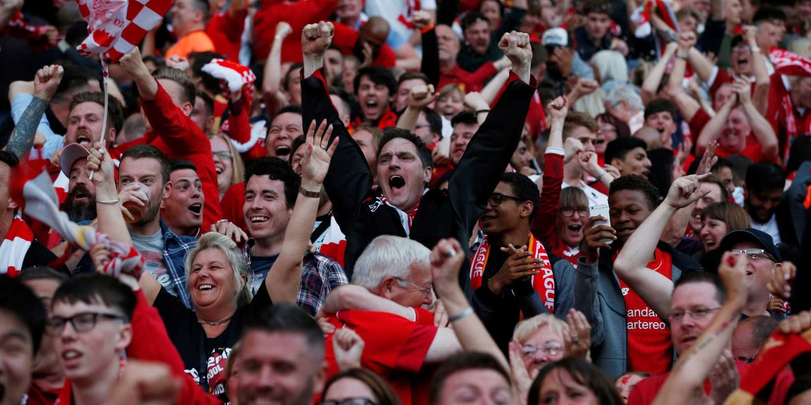 10 Greatest Chants in British Football History [Ranked]