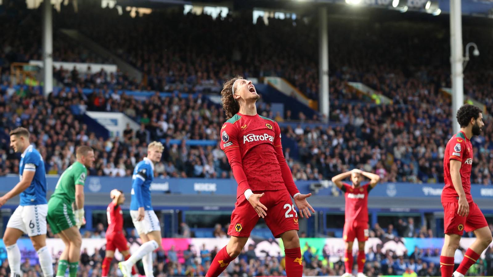 Fabio Silva's career at Wolves now 'won't last much longer'