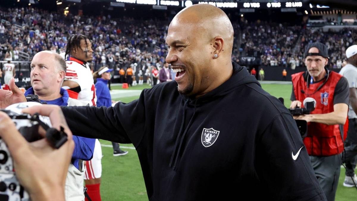 Who is Raiders interim head coach Antonio Pierce?