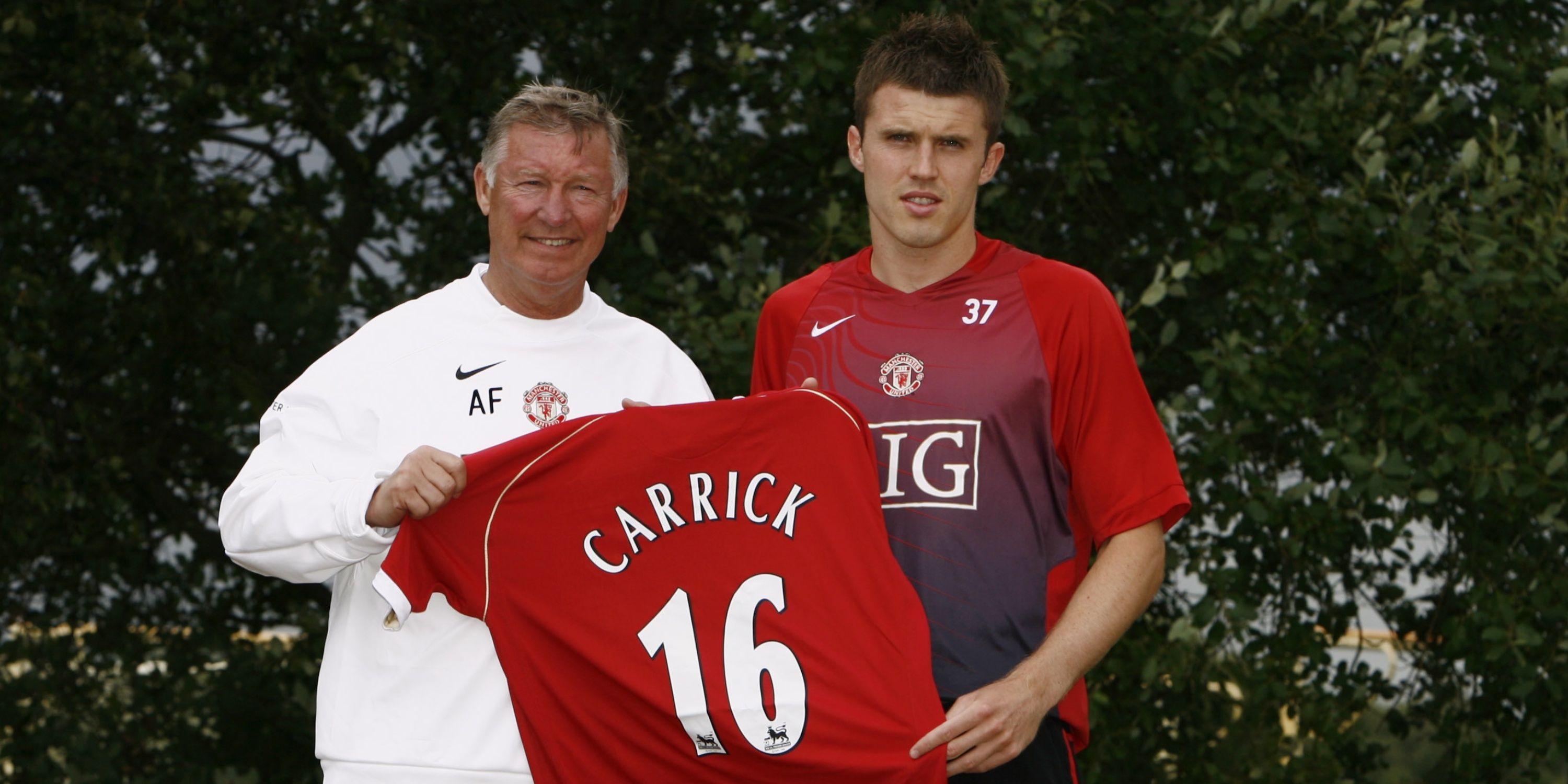 10 Greatest Manchester United Midfielders in Football History Ranked