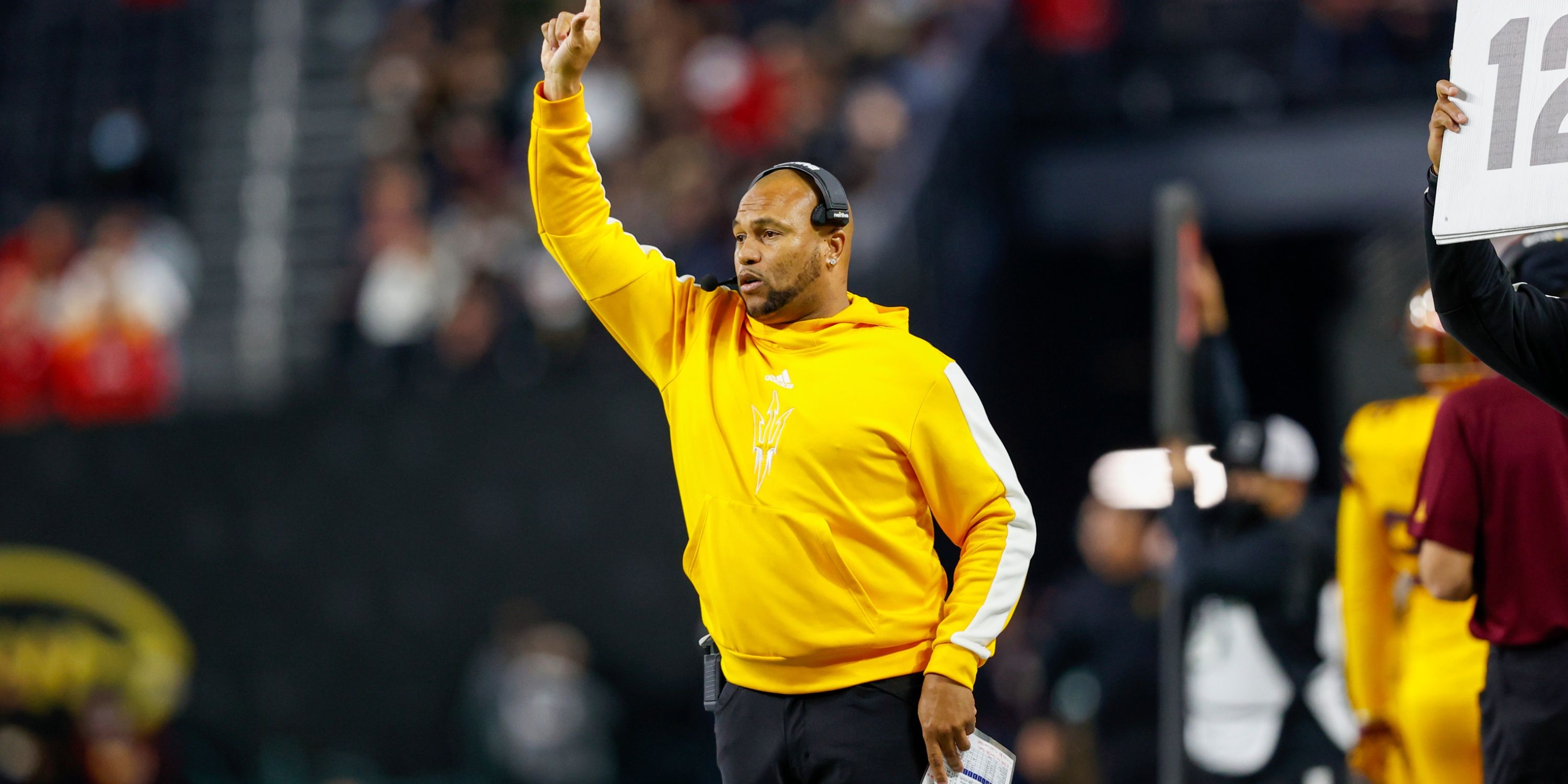Who is Raiders interim head coach Antonio Pierce?