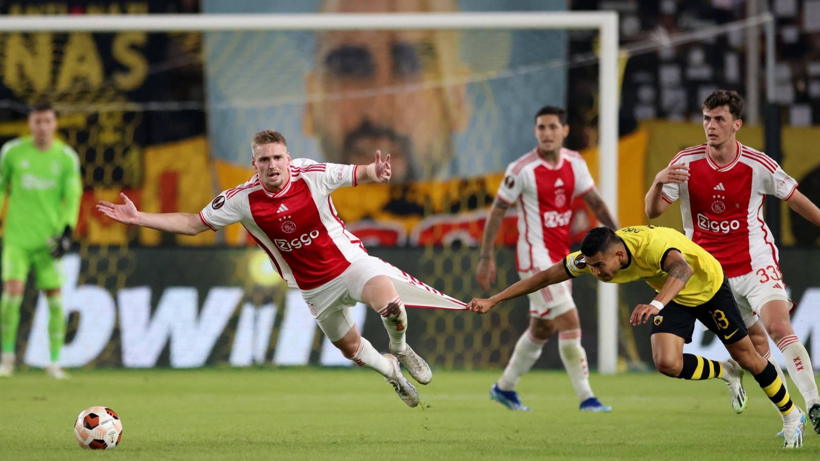 Tottenham move for Ajax star Kenneth Taylor one to watch