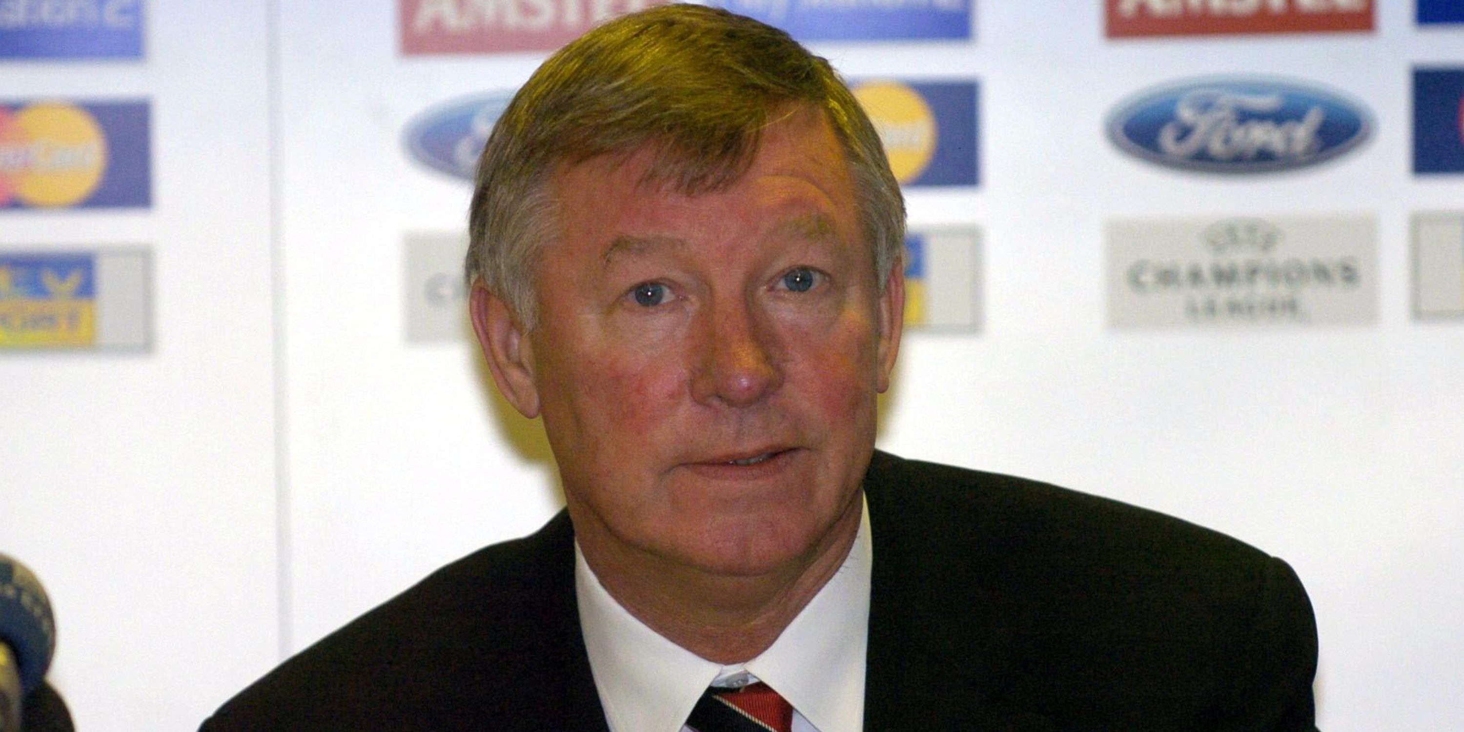 Sir Alex Ferguson handling the press 'like a boss' after Ten Hag bans ...