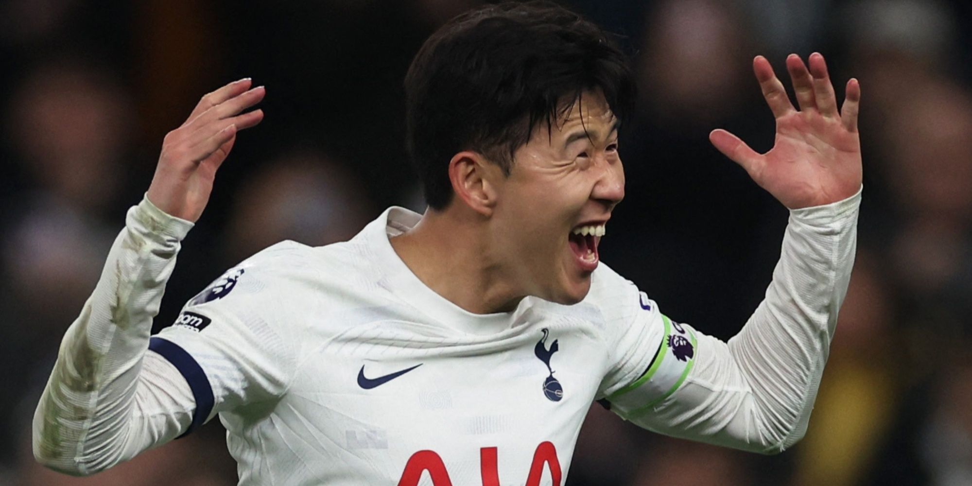 10 Most Two-Footed Players in Football Right Now [Ranked]