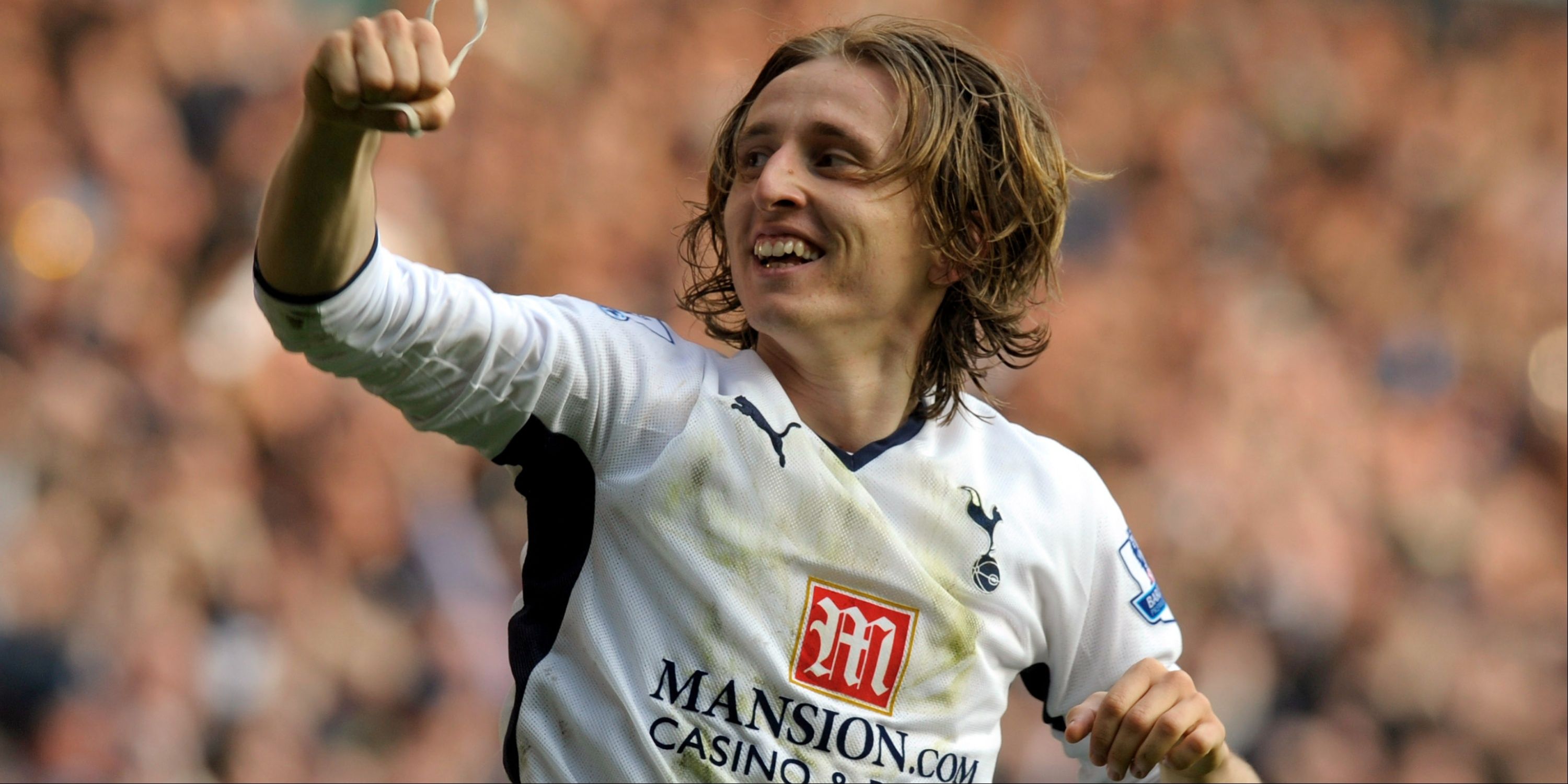 25 Greatest Midfielders in Premier League History [Ranked]