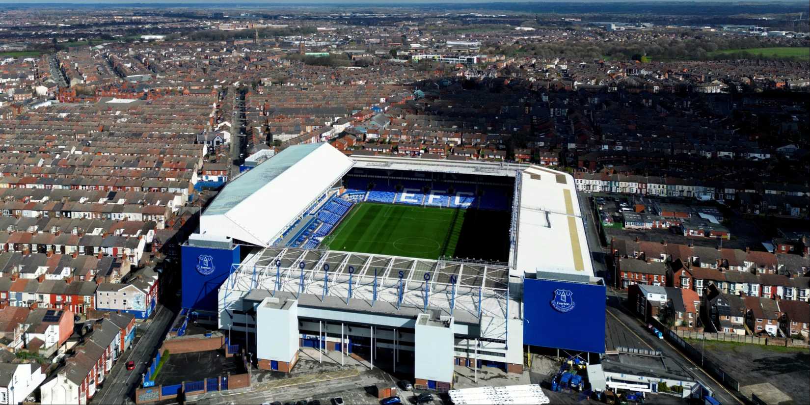 15 Biggest Football Stadiums in England (Ranked)