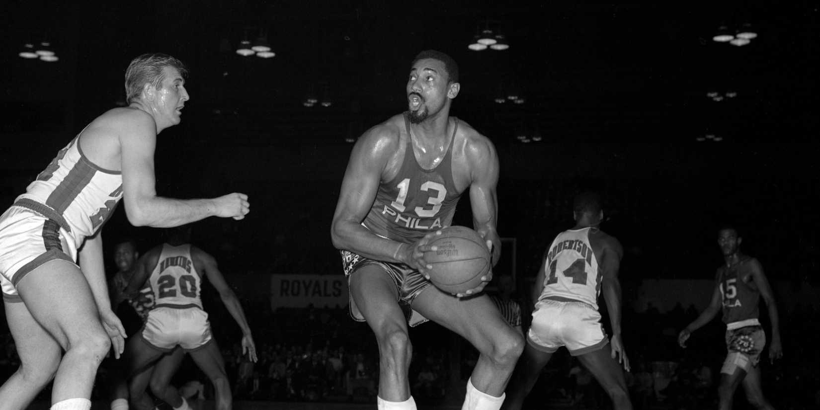 Wilt Chamberlain Reveals What Would Happen in 1v1 Match-up With Michael Jordan