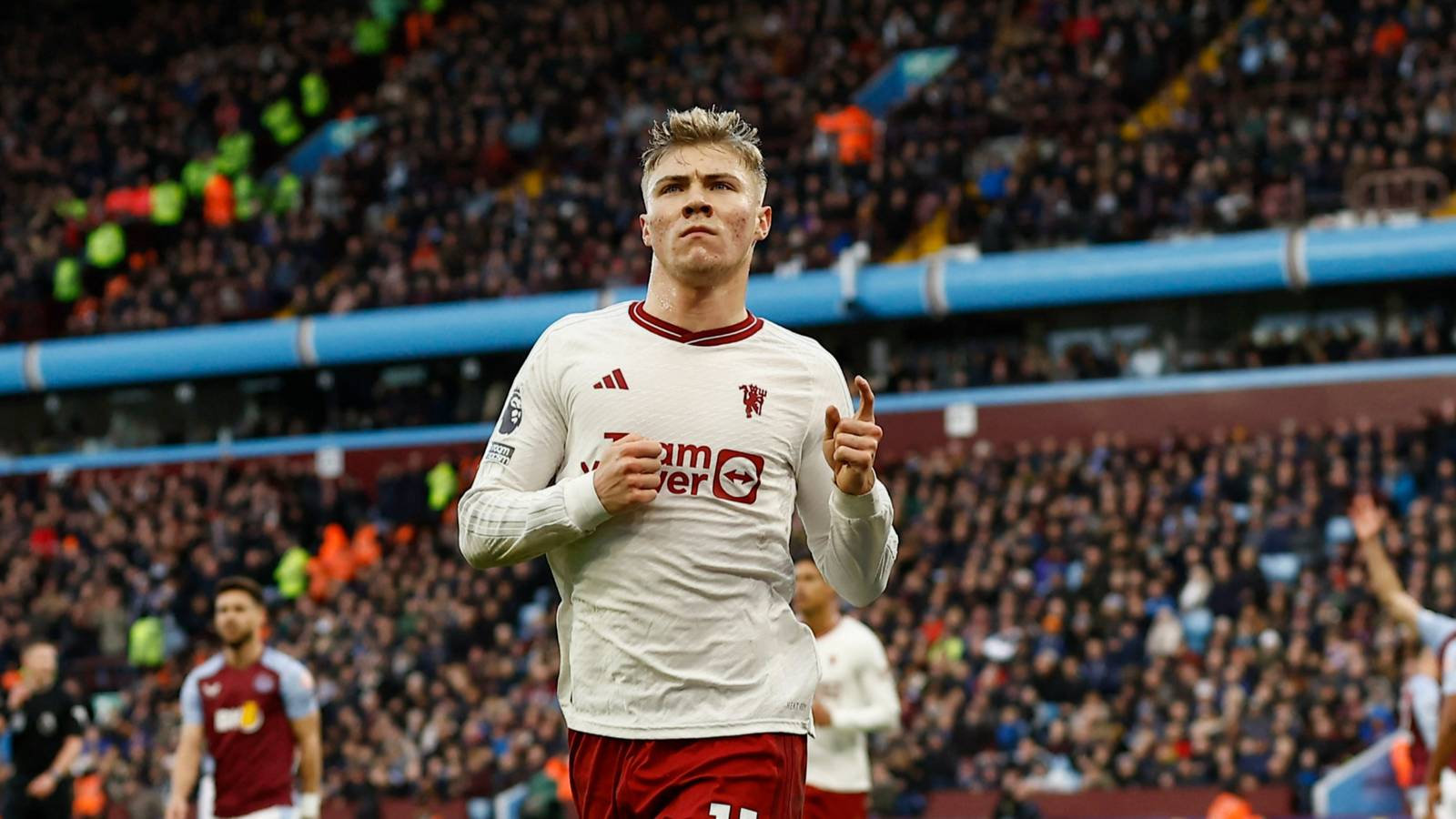 Man Utd striker Rasmus Hojlund boosted by Van Persie 'advice'