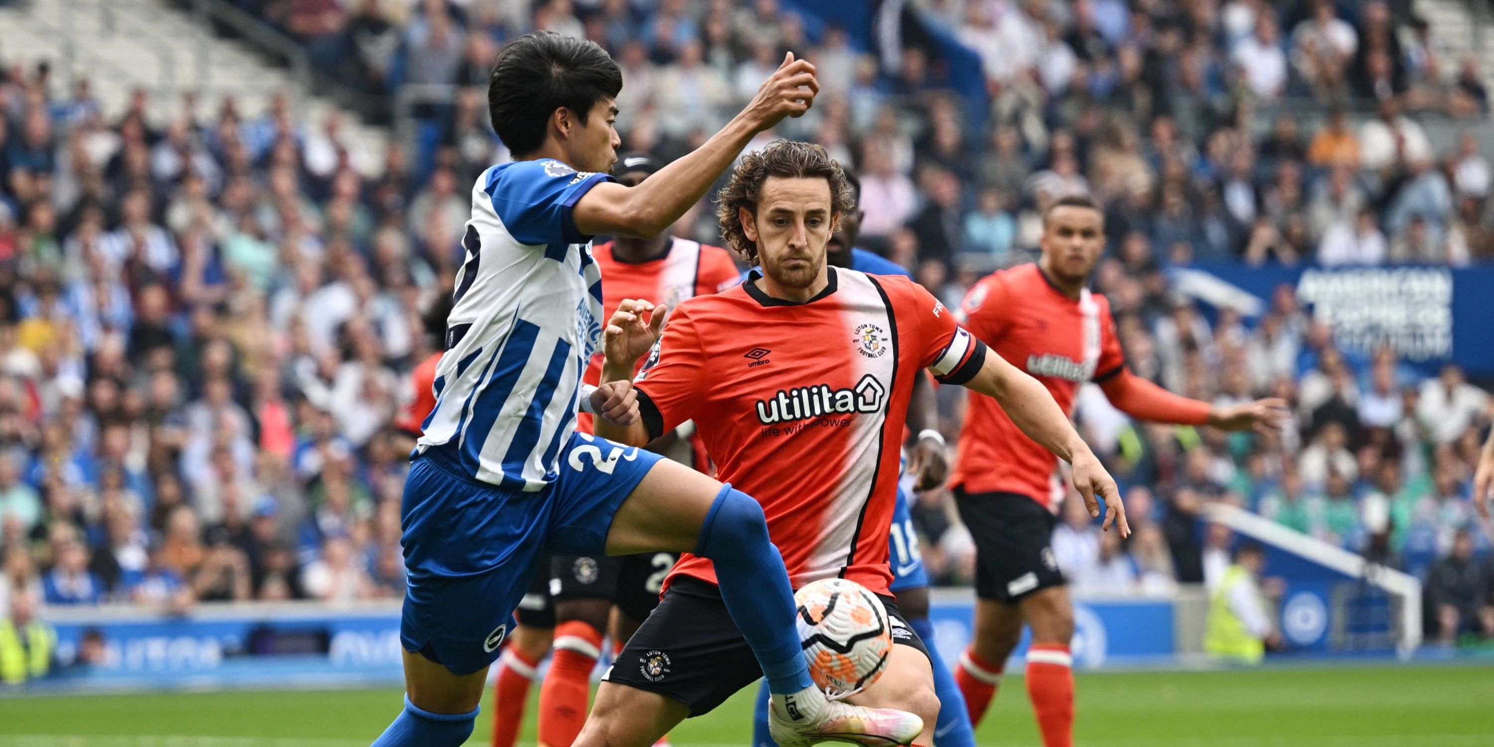 Tom Lockyer shows off newly-fitted defibrillator and explains how it works